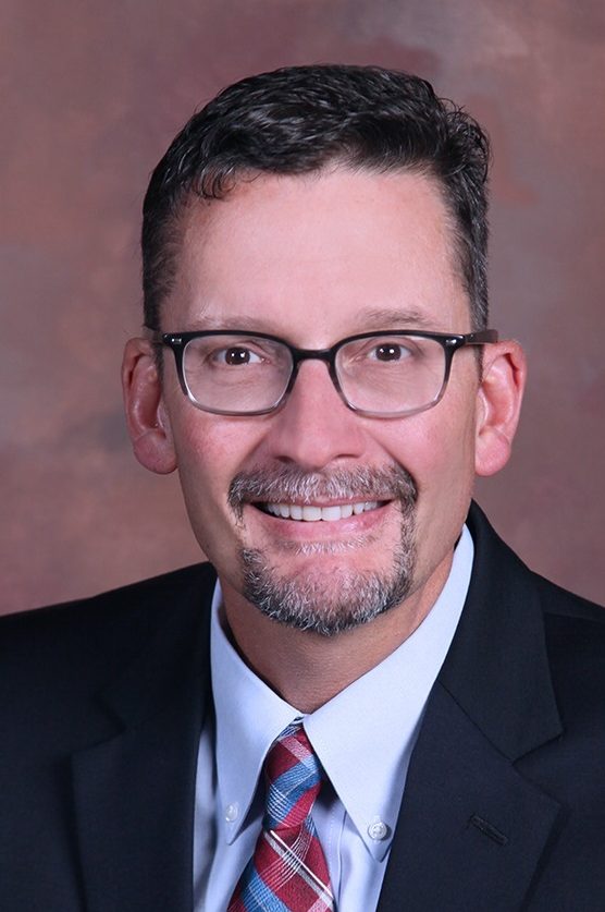 Class Notes: Alumni from 1970s to 2010 celebrate success – Magazines